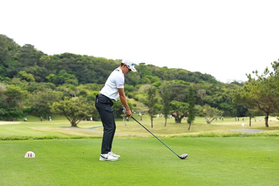 岩井 明愛のスイング連続写真 2023年2月28日 ドライバー [後方] - ゴルフ総合サイト ALBA Net